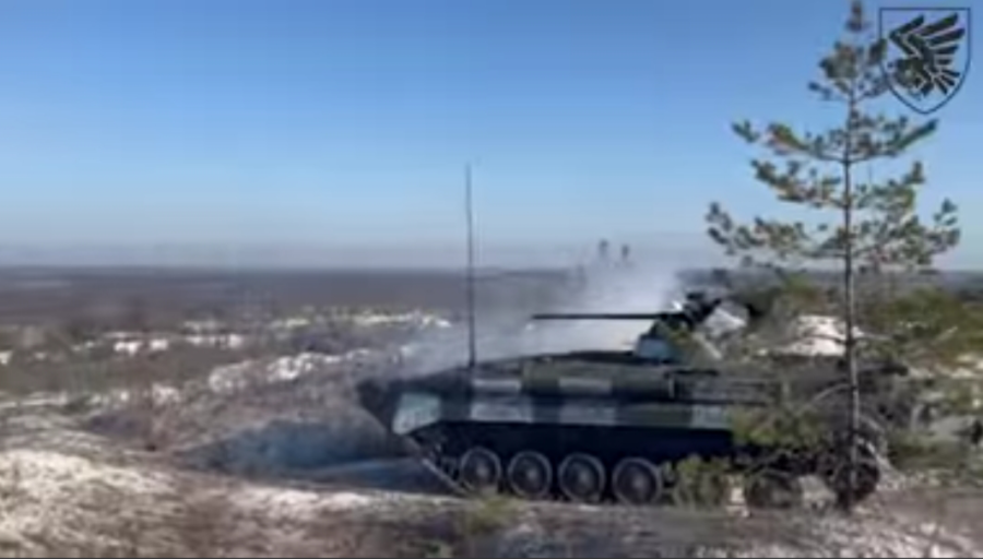 Десантники 95-ї бригади затрофеїли російську БМП "Басурманин". ВІДЕО