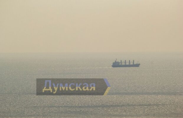 Окупанти тікають з Херсонщини в Крим через Арабатську стрілку, бо дуже ...